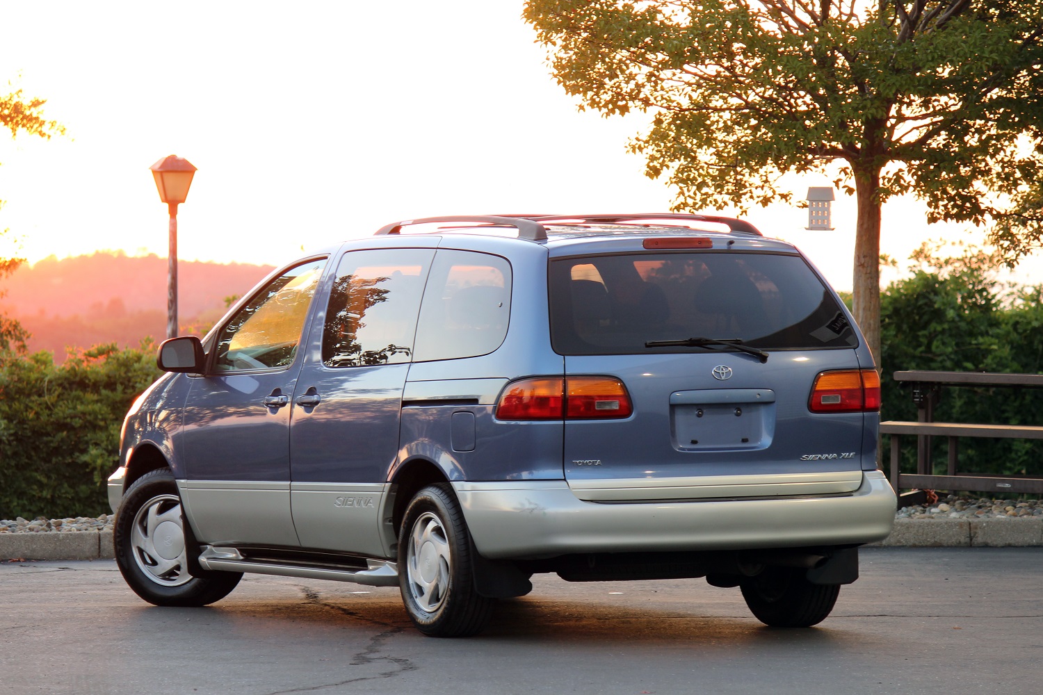 Prestige Motors - 1998 Toyota Sienna XLE for Sale in Sacramento
