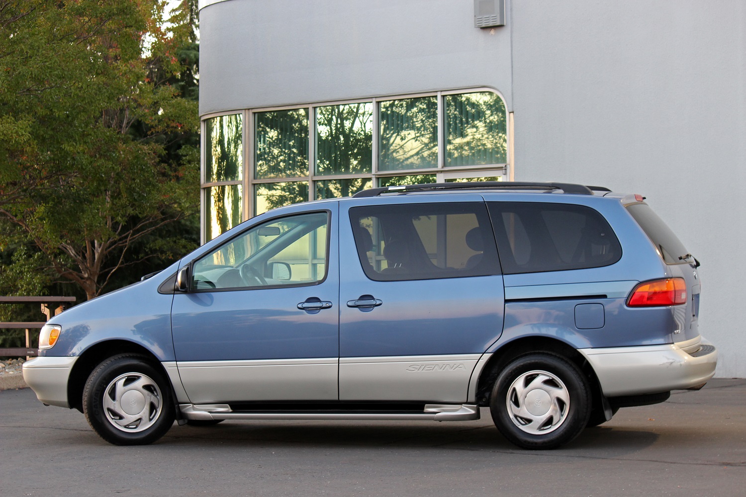 Prestige Motors - 1998 Toyota Sienna XLE for Sale in Sacramento