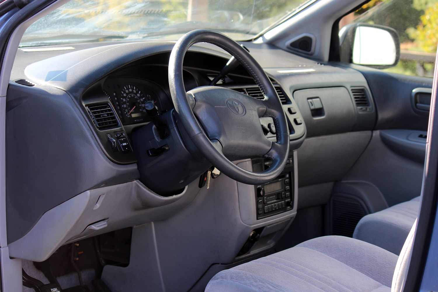 Prestige Motors - 1998 Toyota Sienna XLE for Sale in Sacramento